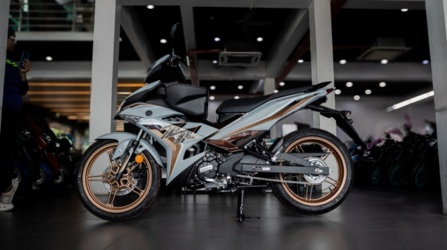 Hình ảnh thực tế của Yamaha Y15ZR SE 2025 tại đại lý: Có giao diện mới ...