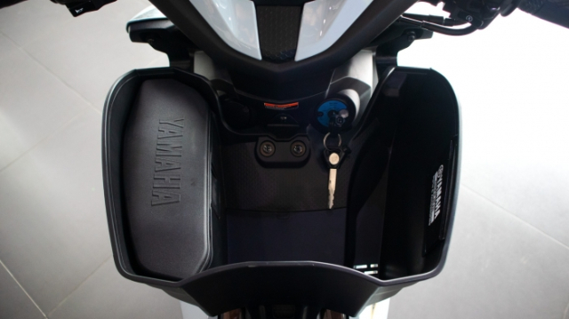 Hình ảnh thực tế của Yamaha Y15ZR SE 2025 tại đại lý: Có giao diện mới ...
