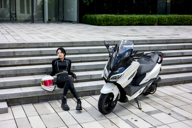 Thiết kế hao hao Honda Forza, bình xăng 17,5L, có ABS + TCS mà giá chỉ ...