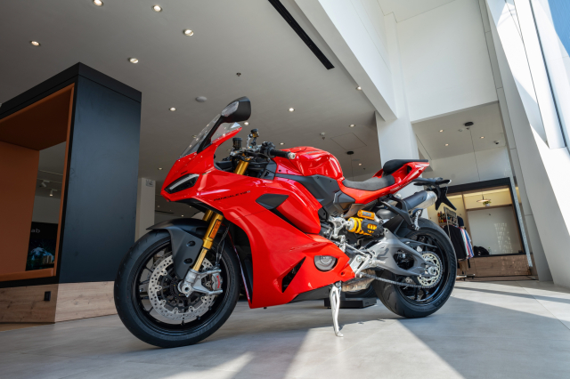 Panigale V2 S và Streetfighter V2 S 2026 ra mắt Việt Nam: 2 cá tính ...